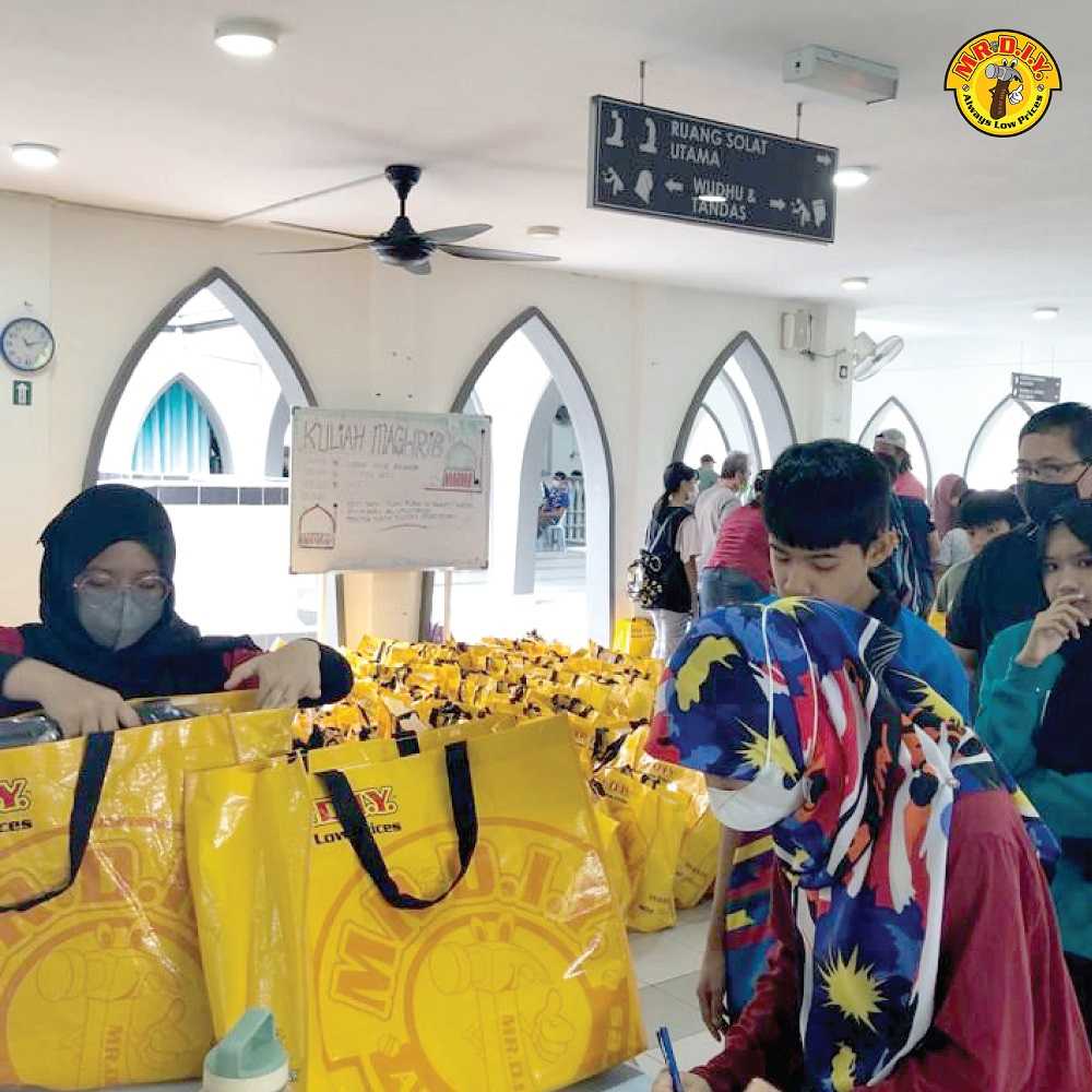 MR.DIY CSR: Back To School Rumah Nur Sakinah | Mr D.I.Y. Group (M) Berhad